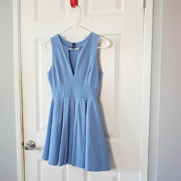 Windsor | Dresses | 23 Windsor Light Blue Pleated Vneck Dress | Poshmark